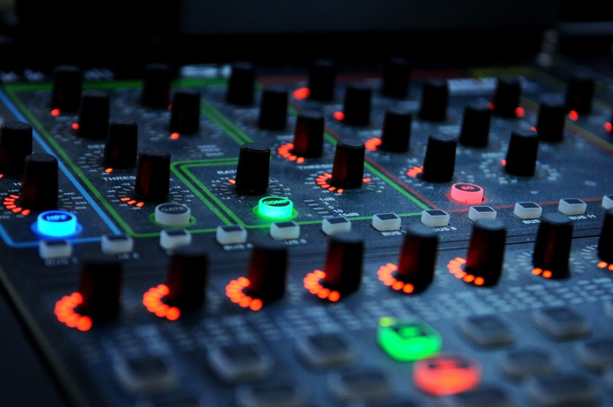 Dj mixer, EQ, effects, DJ