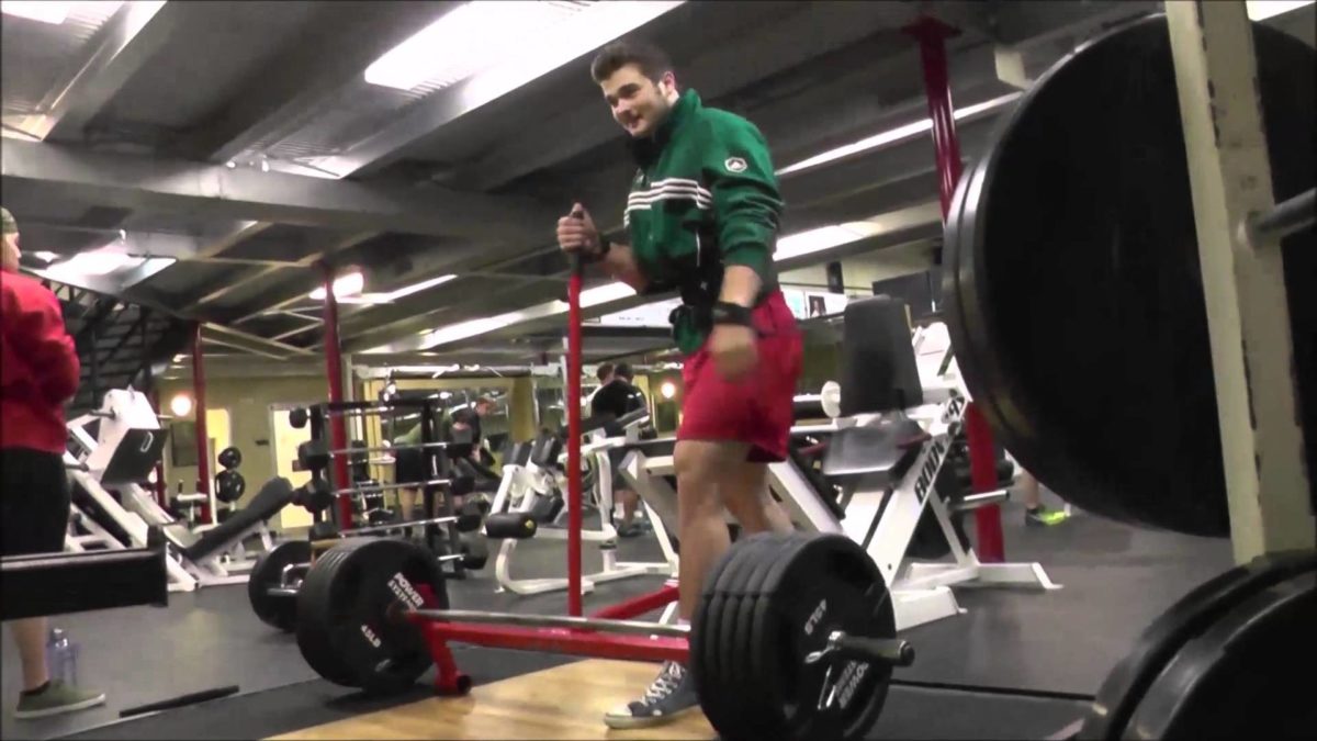 Teen Bodybuilder John Effer Deadlifts with his Homies from the Gym