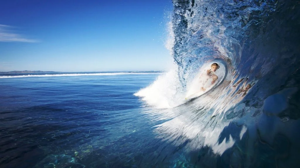 120+ Girls Surfing